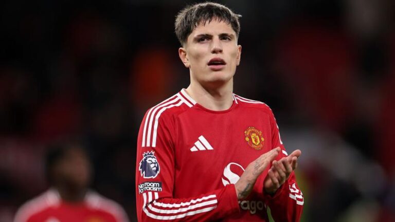 Alejandro Garnacho Biography, Height, Weight, Age, Stats, Wife, Salary ...