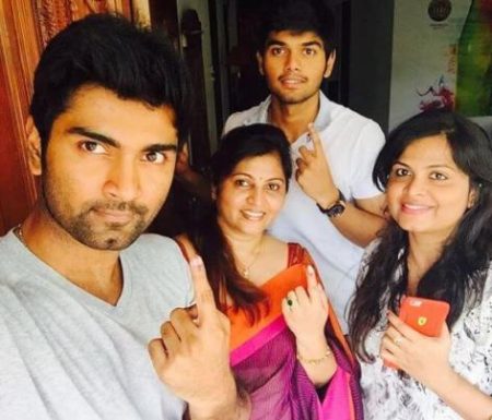 Atharvaa Biography, Height, Weight, Age, Movies, Wife, Family, Salary ...