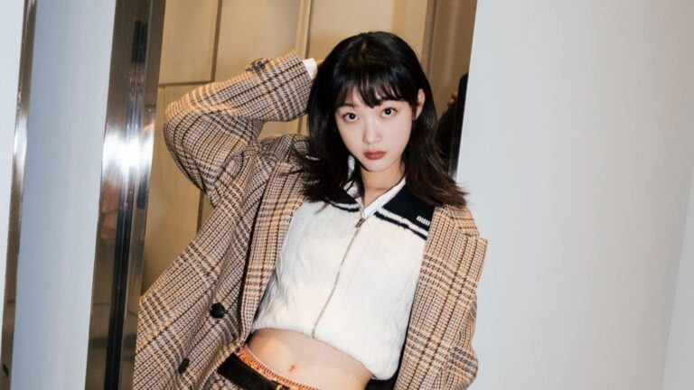 Lee Yoo-mi Biography, Height, Weight, Age, Movies, Husband, Family ...