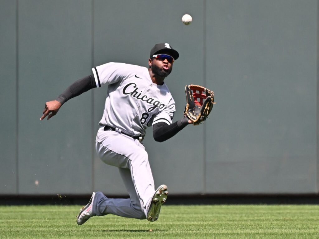 Luis Robert Jr. Biography, Height, Weight, Age, Stats, Wife, Salary ...