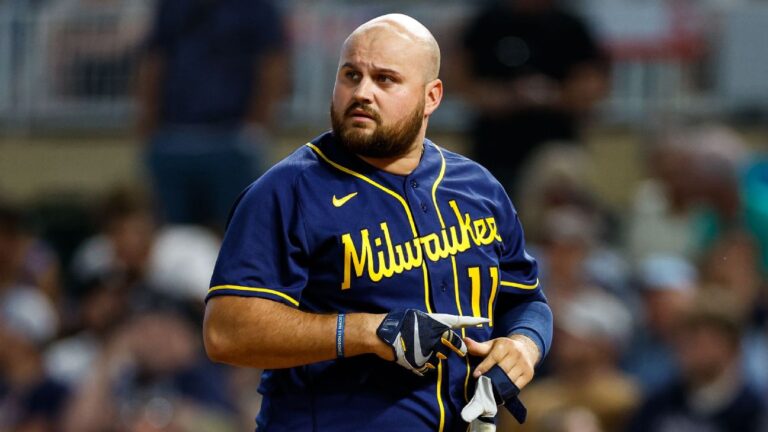 Rowdy Tellez Biography, Height, Weight, Age, Stats, Wife, Salary, Net ...