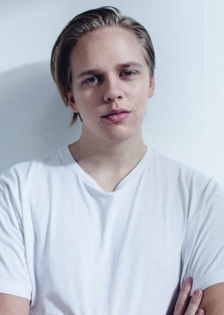 Sam Skarsgård Biography, Height, Weight, Age, Movies, Wife, Family ...