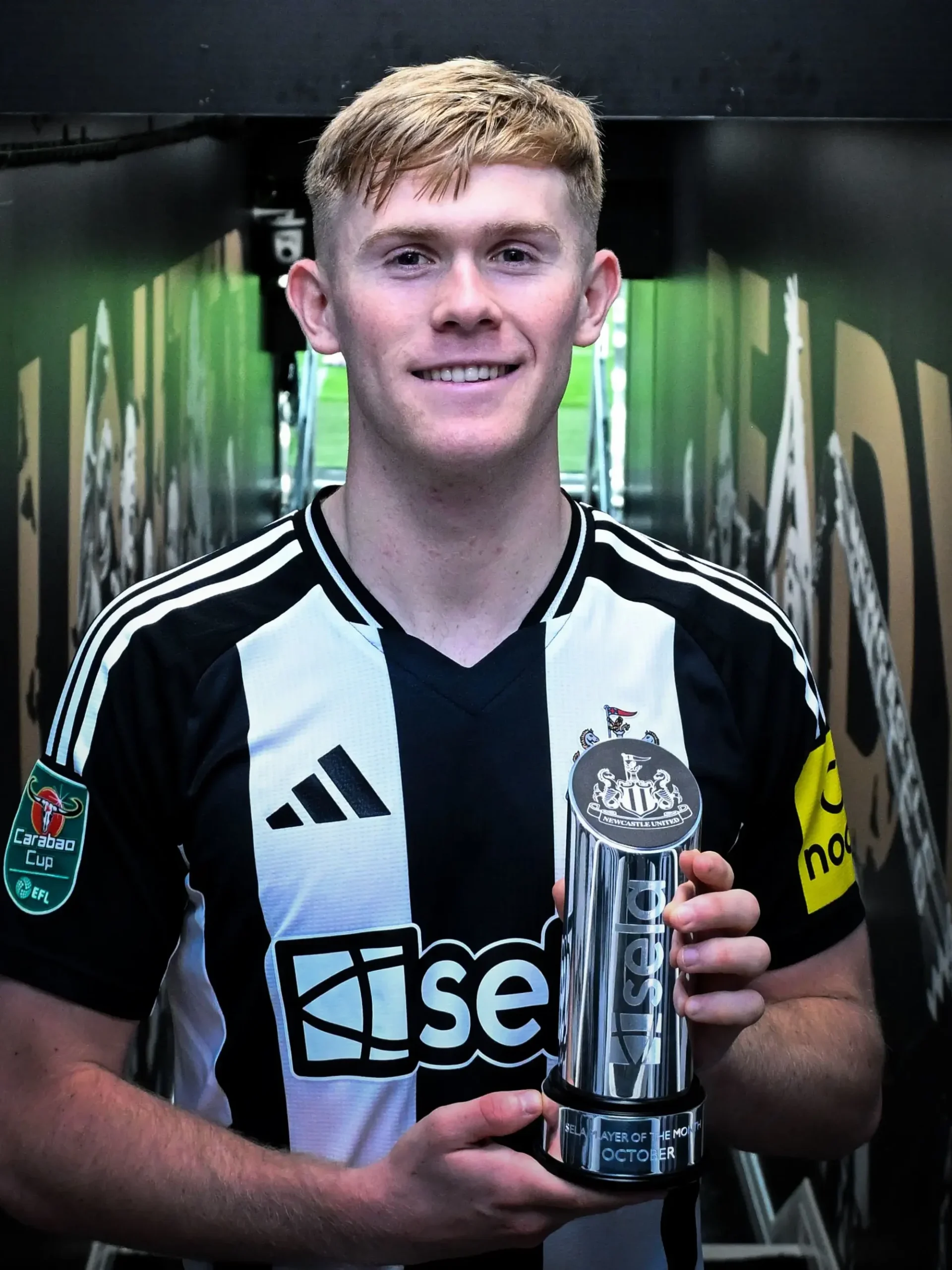 Lewis Hall Biography, Height, Weight, Age, Stats, Wife, Salary, Net ...