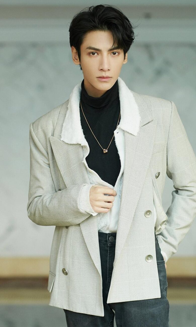 Luo Yunxi Biography, Height, Weight, Age, Movies, Wife, Family, Salary ...