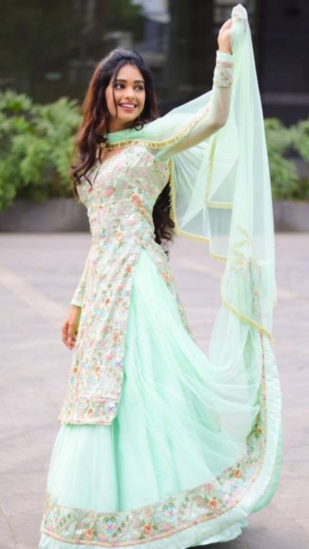 Mugdha Chaphekar Biography, Height, Age, TV Serials, Husband, Family ...