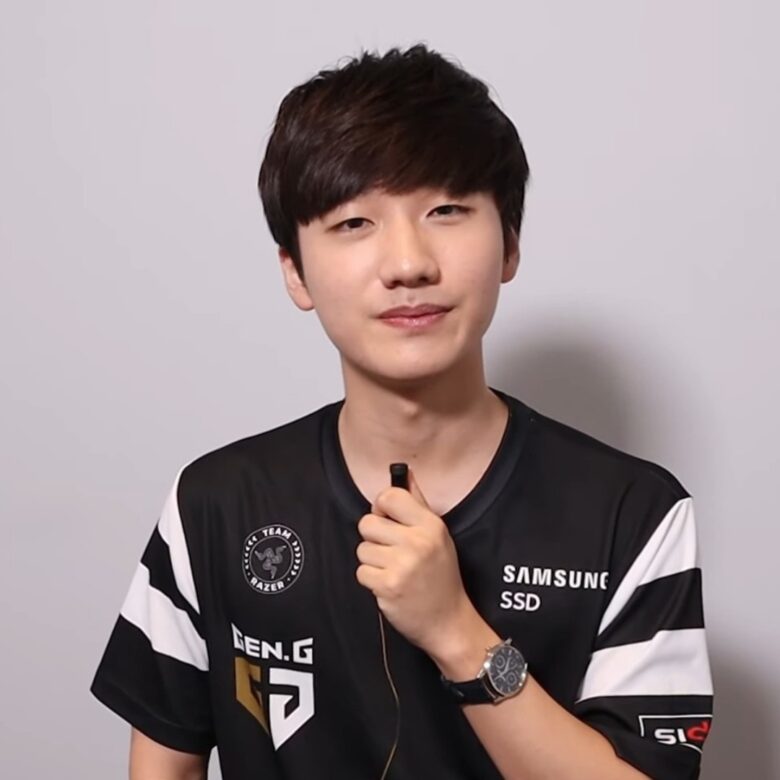 Peanut Biography, Height, Weight, Age, Stats, Wife, Salary, Net Worth ...