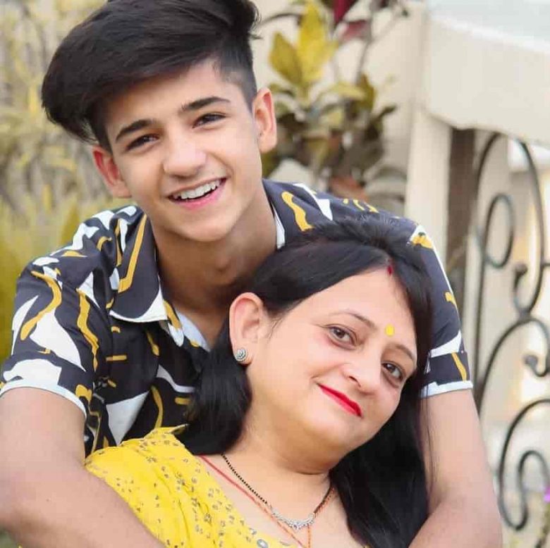 Tarun Kinra Biography, Height, Weight, Age, Instagram, Girlfriend ...