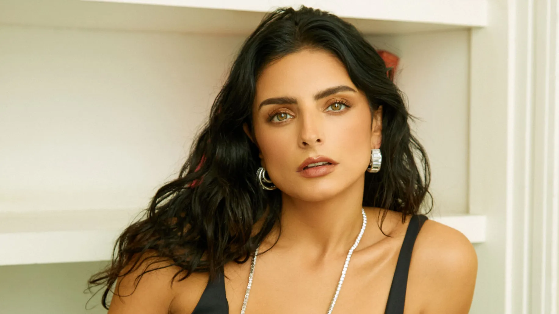 Aislinn Derbez Biography, Height, Weight, Age, Movies, Husband, Family ...